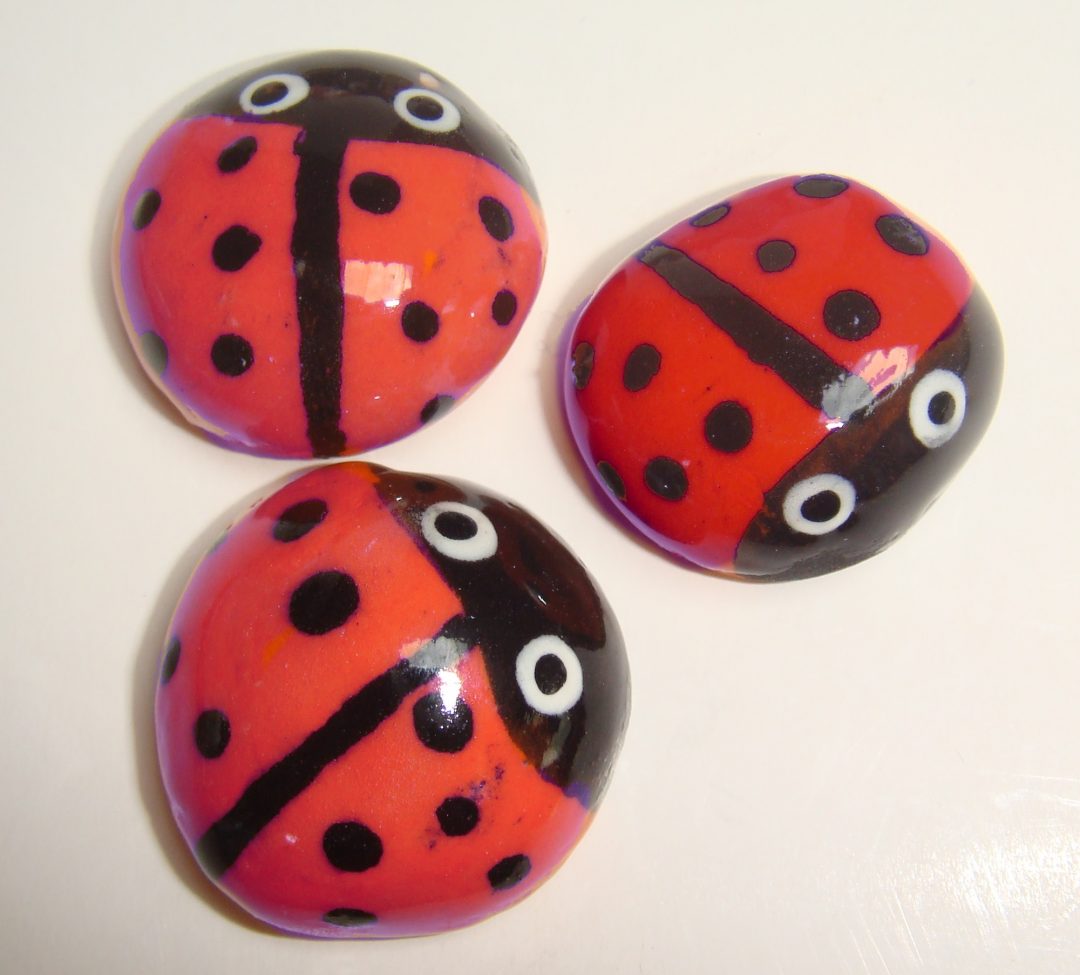 BUG-001R Ladybugs Large Red x3 - The Clay Club